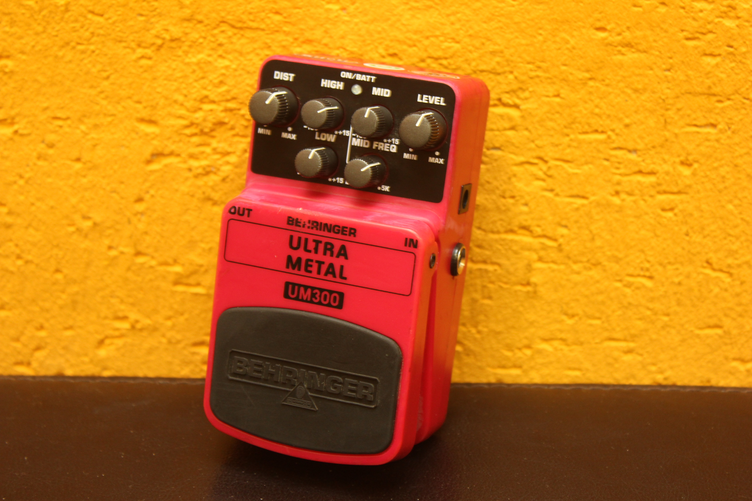 Behringer UM300 - Муз-Комиссионка