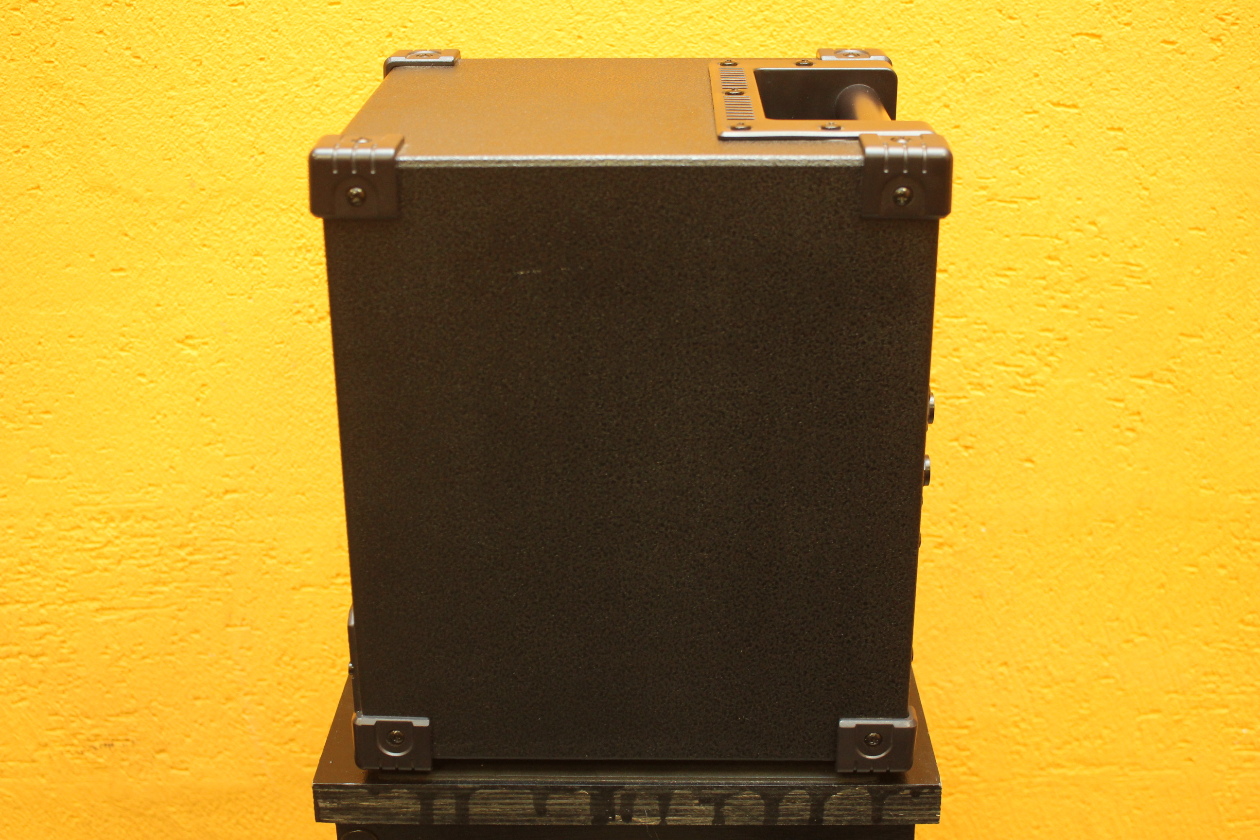 Roland Cube CM-30 Monitor - Муз-Комиссионка
