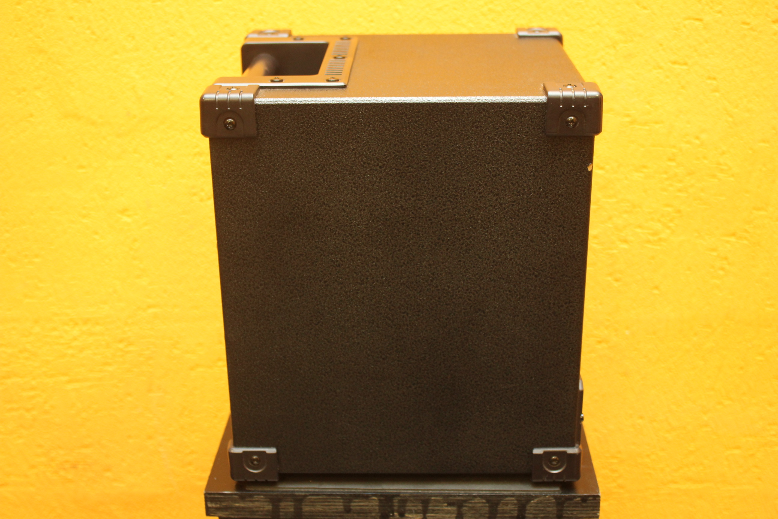 Roland Cube CM-30 Monitor - Муз-Комиссионка