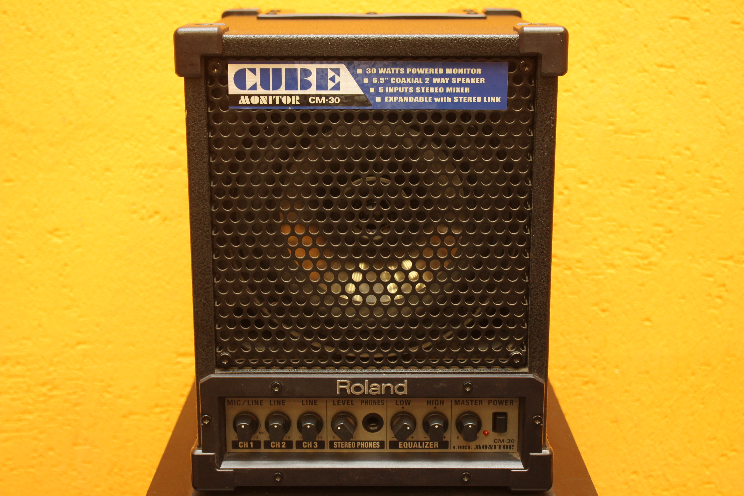 Roland Cube CM-30 Monitor - Муз-Комиссионка