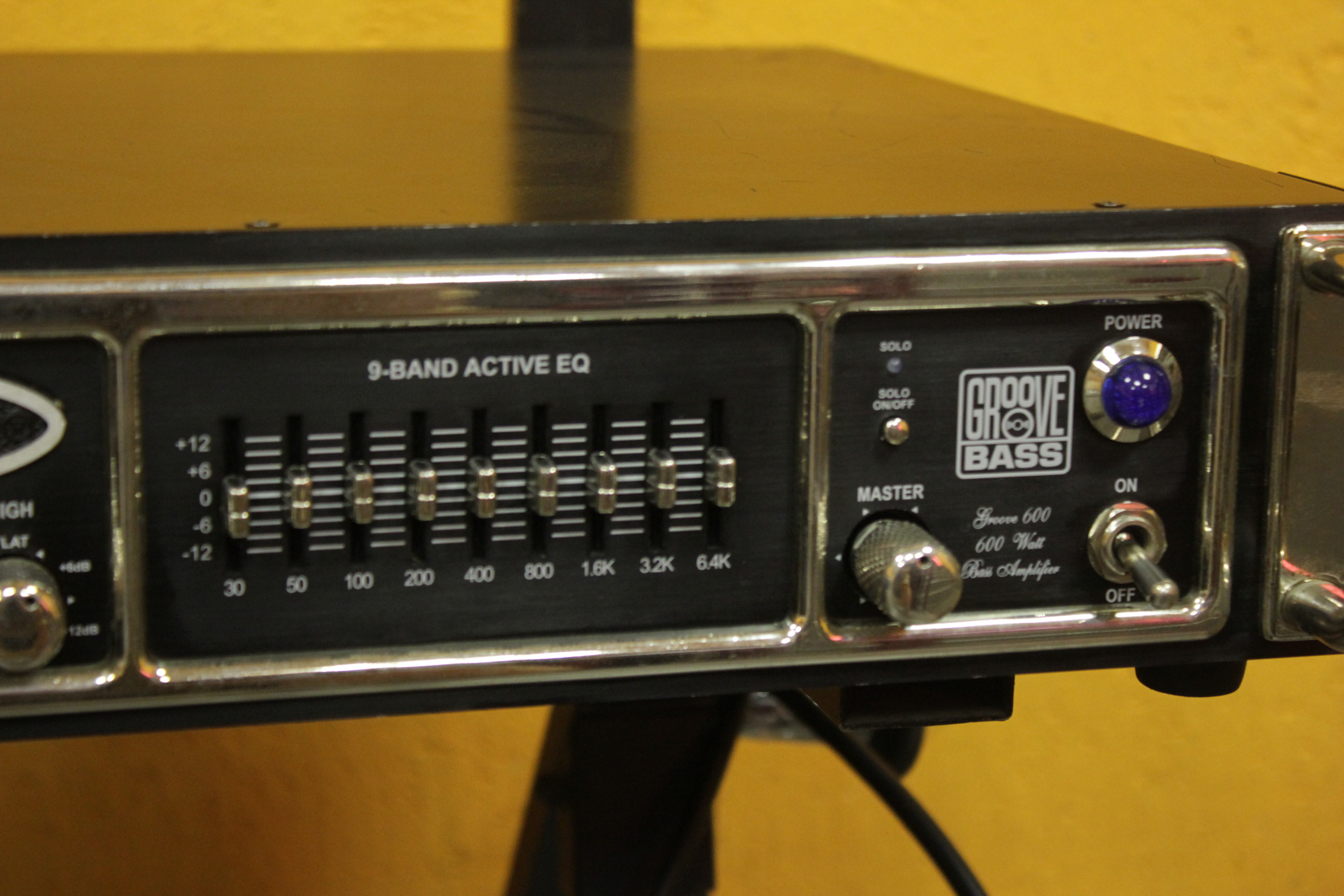 Kustom Groove 600HD Bass Head - Муз-Комиссионка