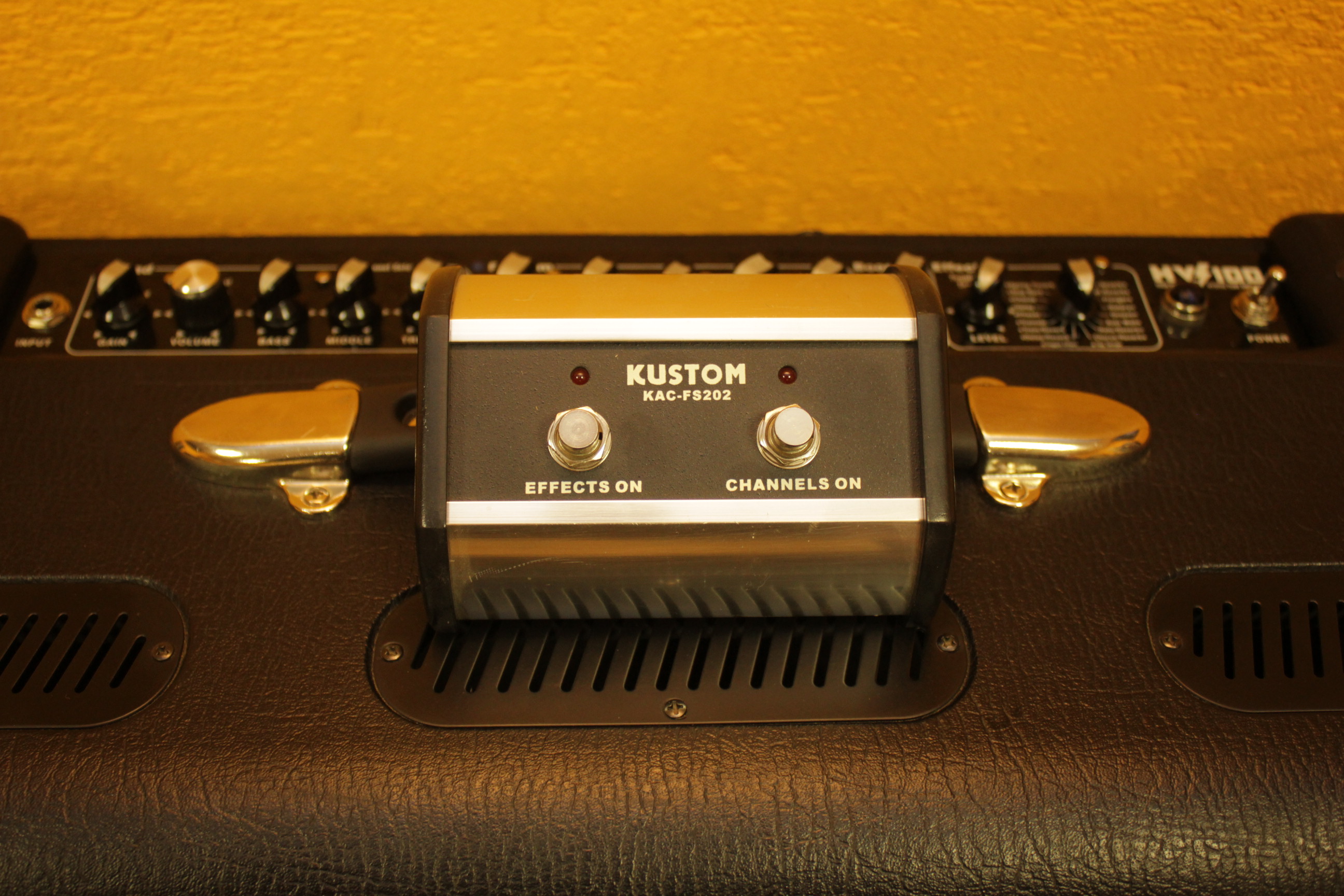 Kustom HV100 + KAC-FS202 - Муз-Комиссионка