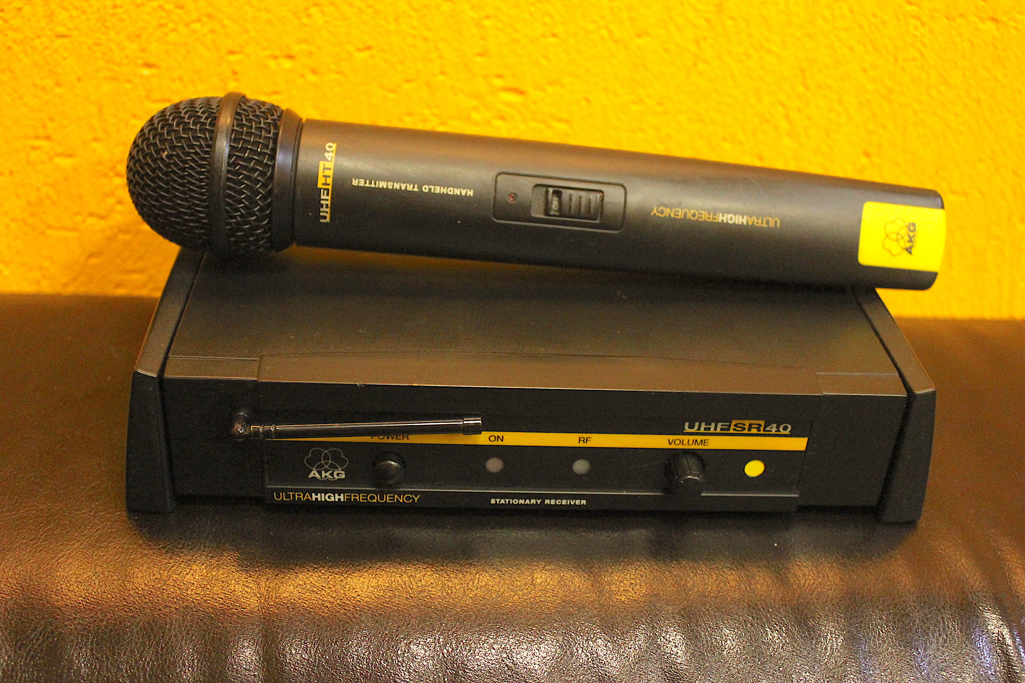 AKG UHF SR40 + HT40 EU63 812.800MHz Wireless Set - Муз-Комиссионка