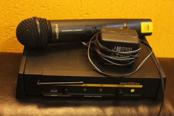 AKG UHF SR40 + HT40 EU63 812.800MHz Wireless Set - Муз-Комиссионка